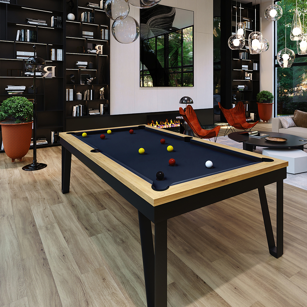 Un intérieur moderne et ouvert sur la nature avec le Billard Table Light