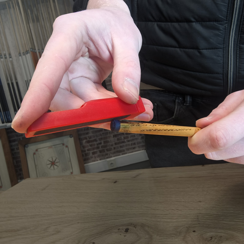 Comment changer l'embout de sa queue de billard ? Toutes les astuces ...