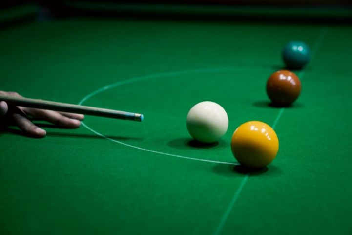 Comment jouer au snooker ? Règles officielles et astuces